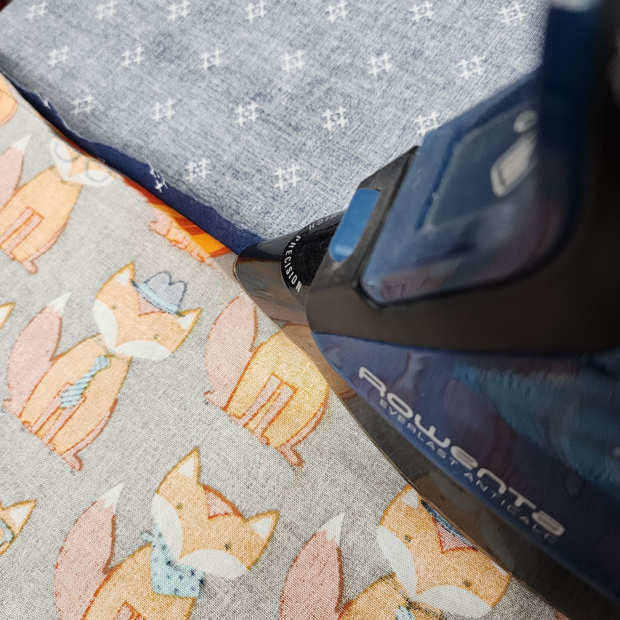 Sewing A Pillowcase In 4 Easy Steps | Sassy Cassy's