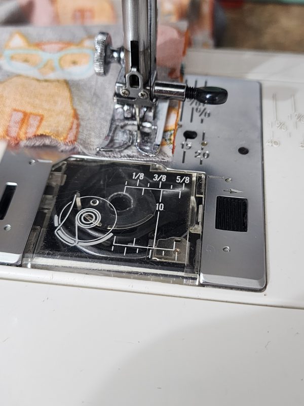 Sewing A Pillowcase In 4 Easy Steps | Sassy Cassy's